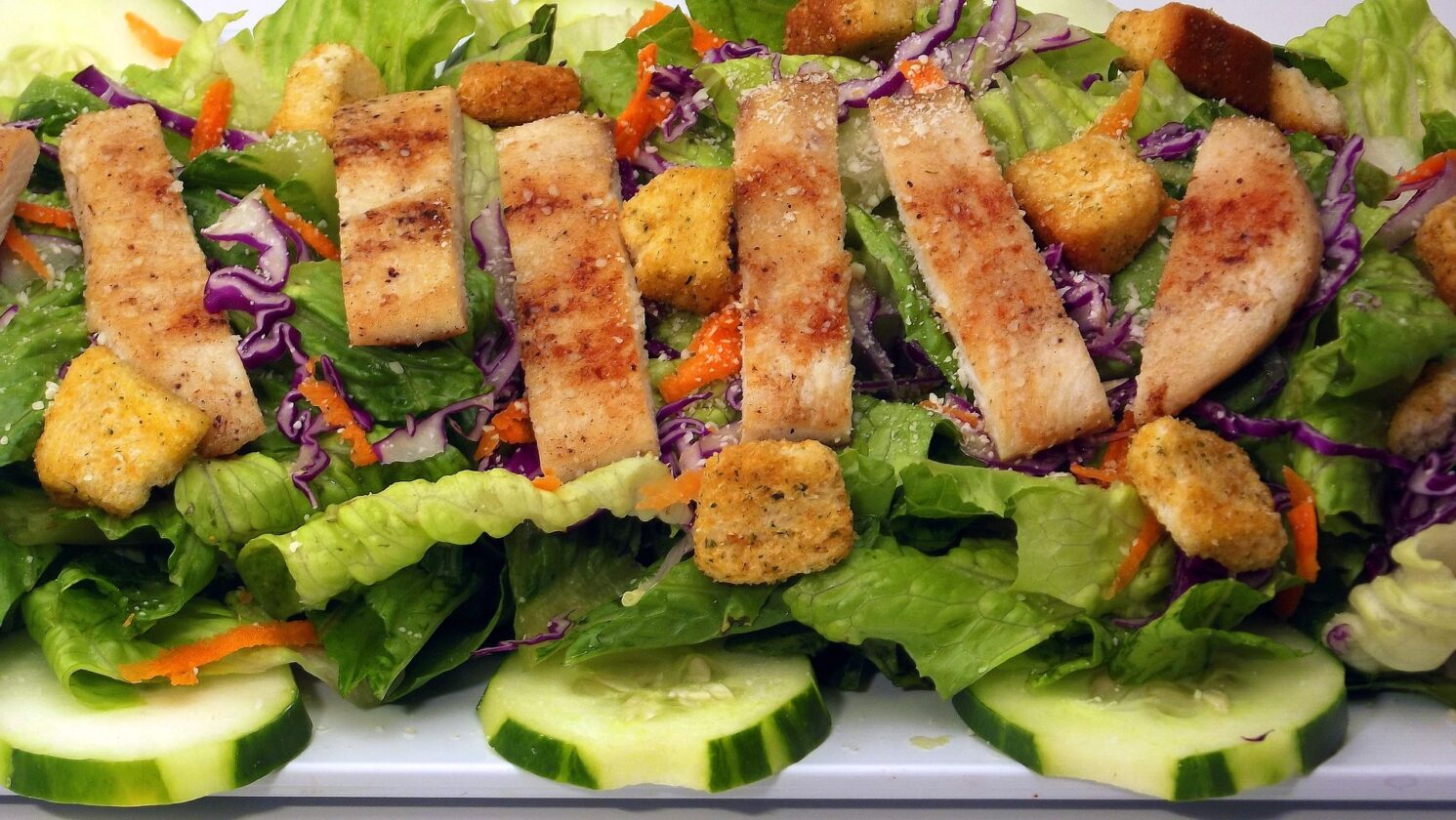 Recipe of the historical salad with chicken